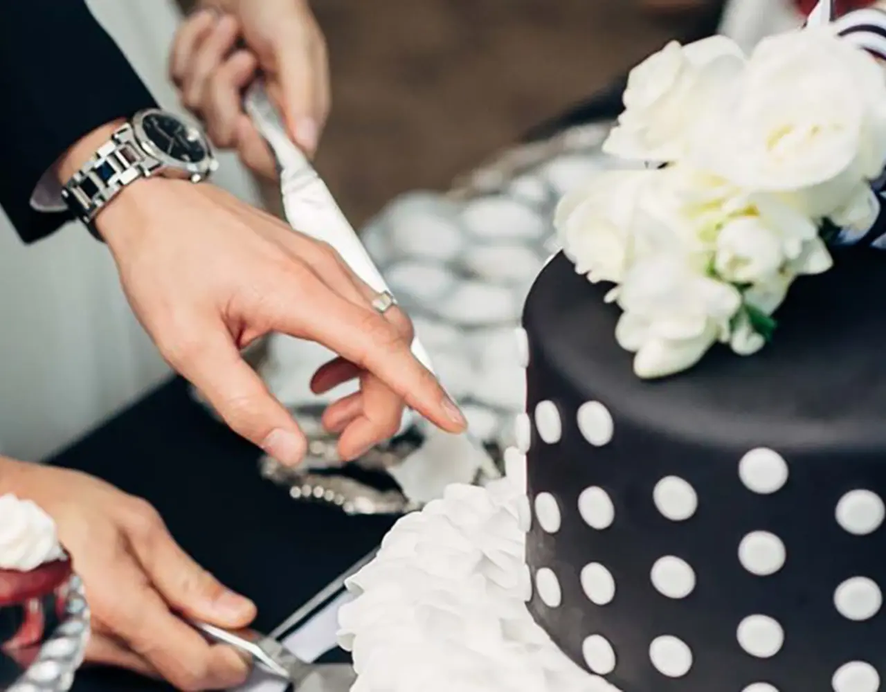 Flash freezing your wedding cake with dry ice – Penguin Brand Dry Ice