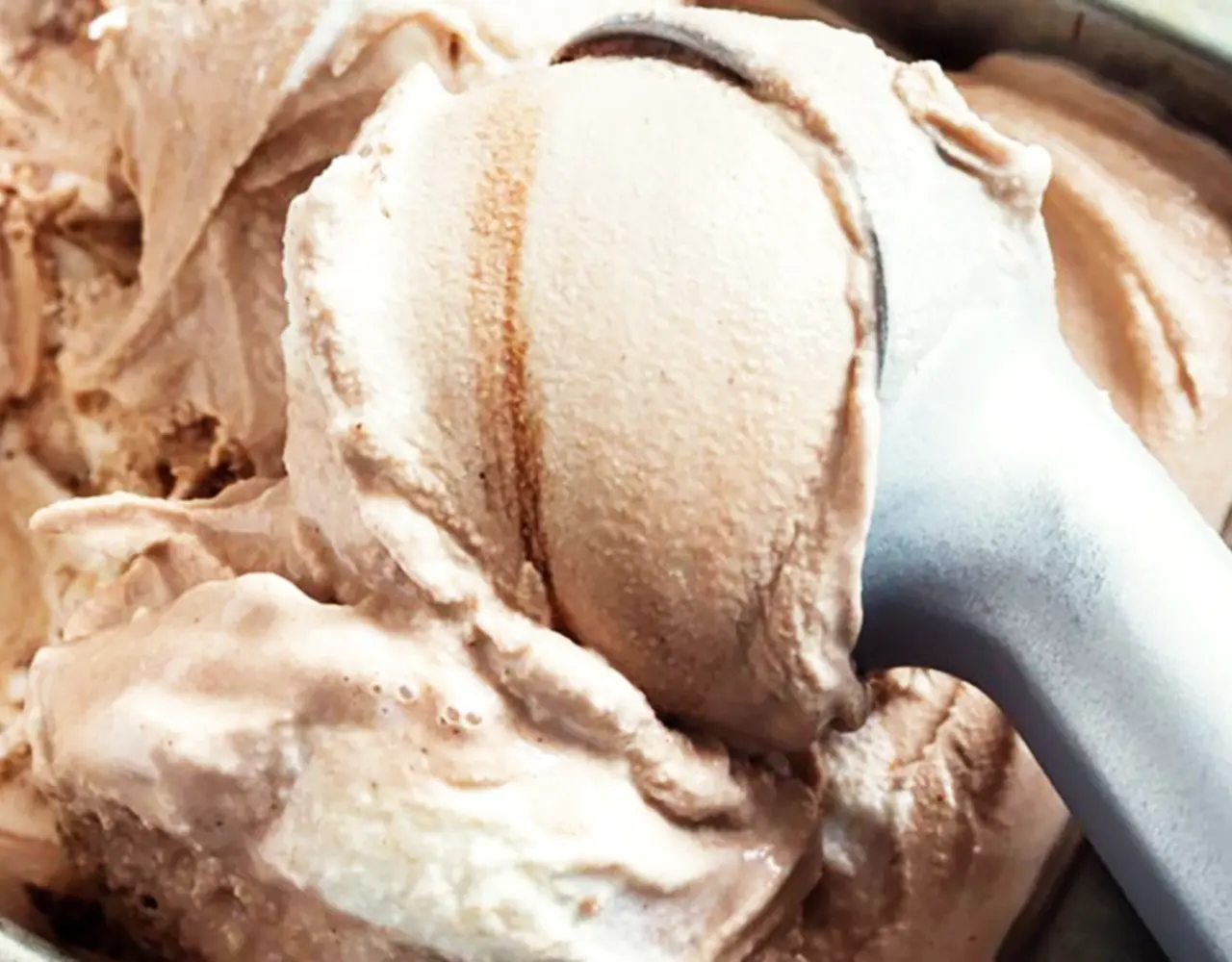 Keep ice cream cold with dry ice - Penguin Brand Dry Ice®
